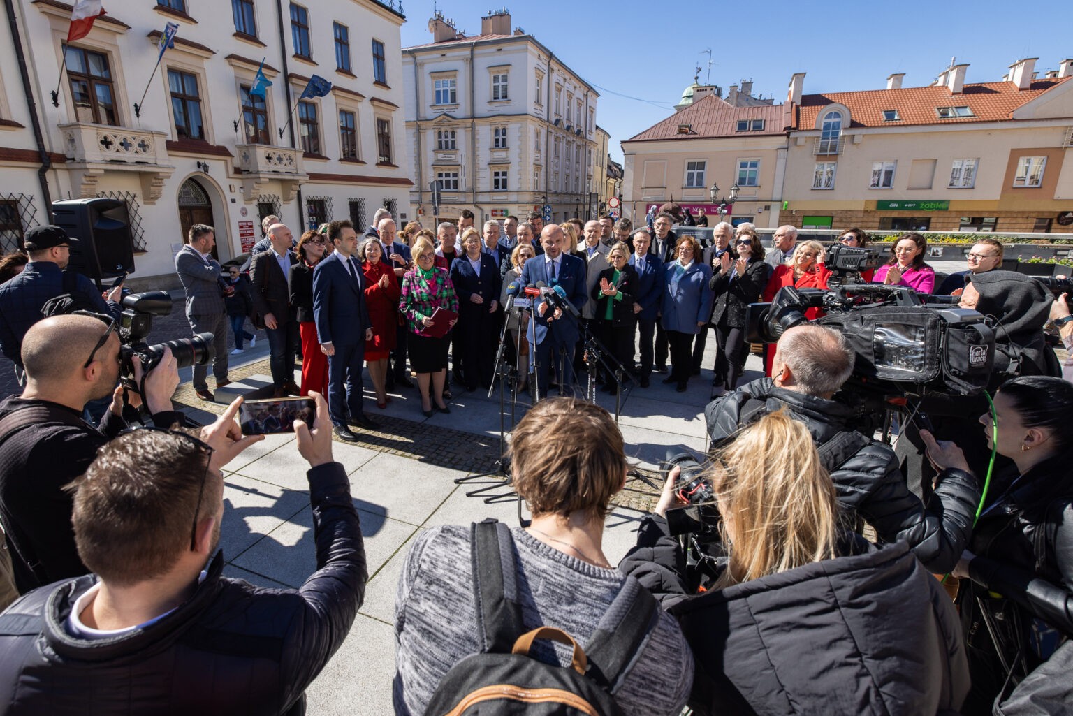 Minister finansów Andrzej Domański wspiera w wyborach Konrada Fijołka